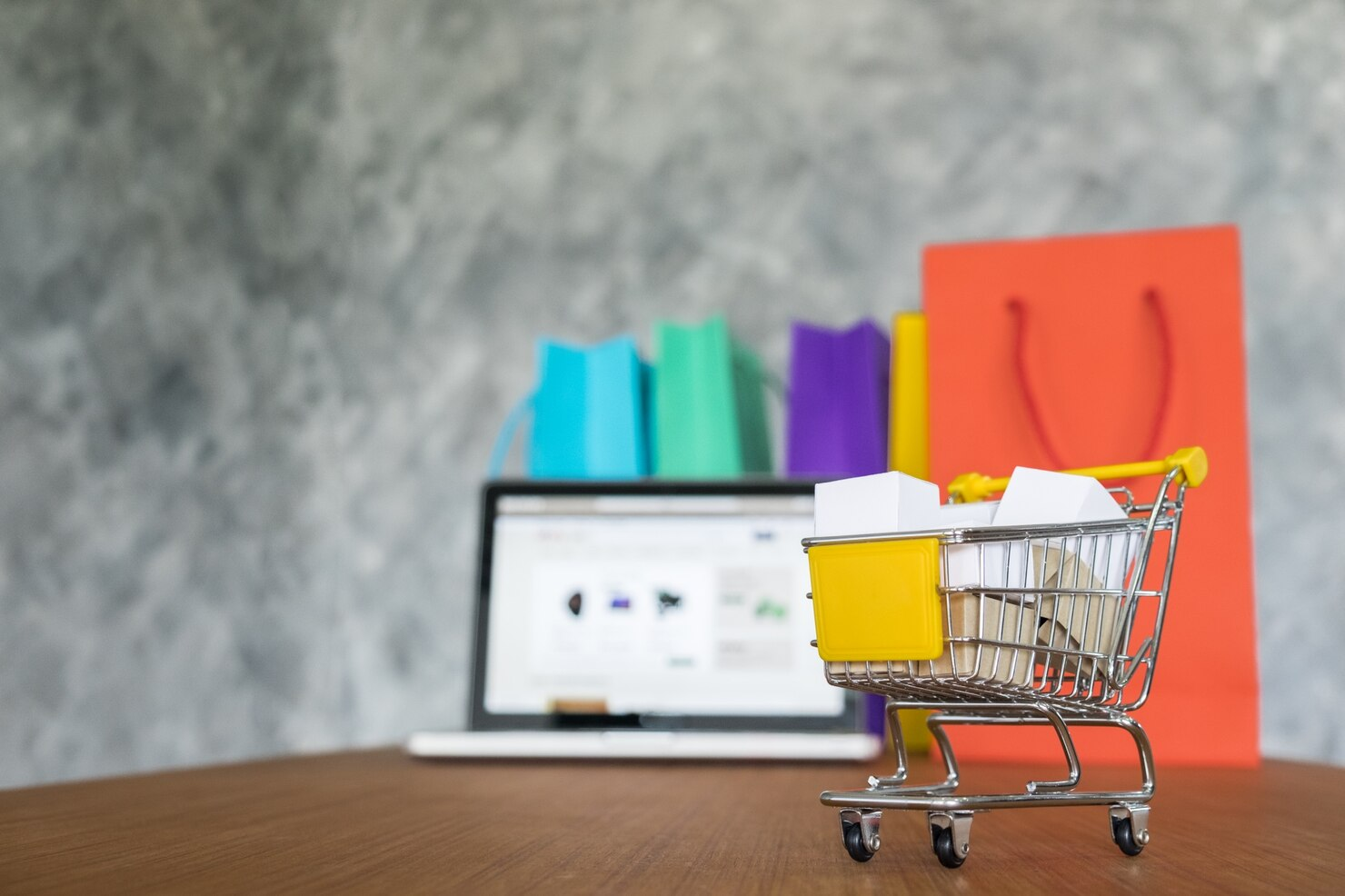 7 E-Commerce Challenges For Small Businesses and Solutions